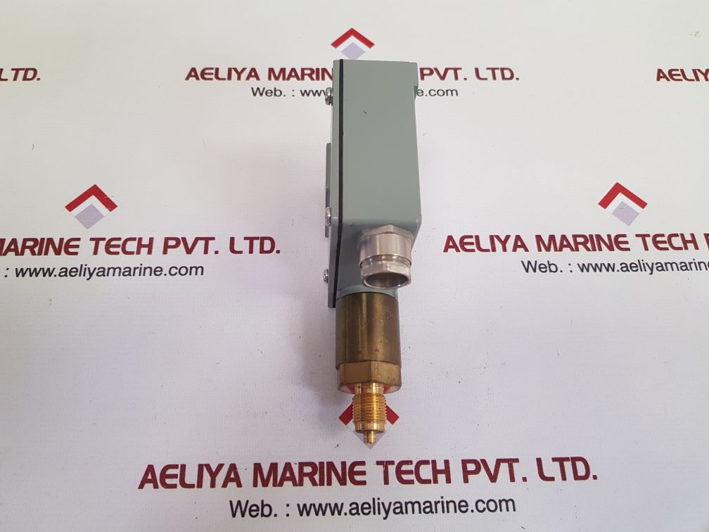 Trafag 900.2376.924 pressure switch ip65 4 Bar – Aeliya Marine Tech Pvt. Ltd.