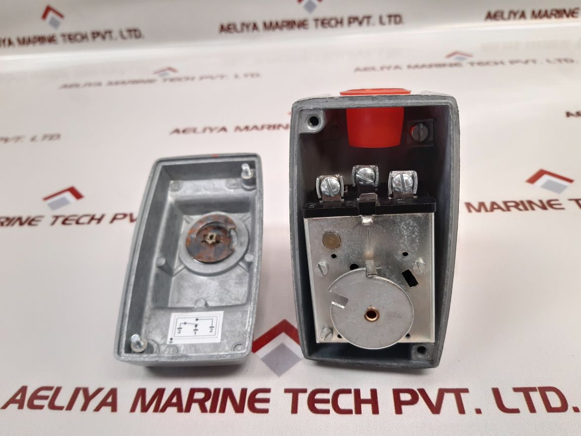 Sunvic Tk Boiler Thermostat Single Pole – Aeliya Marine