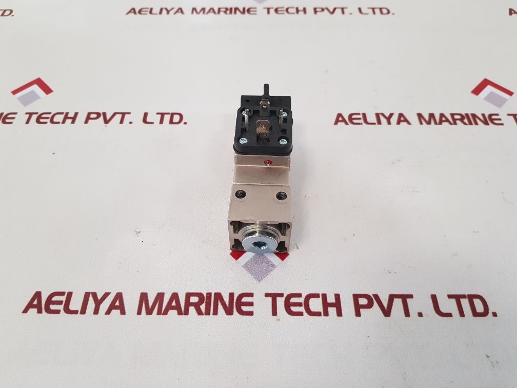 Trafag 9b4.4277 pressure switch – Aeliya Marine Tech Pvt. Ltd.