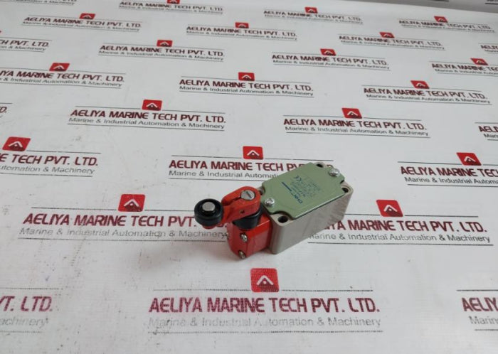 Chint Yblx-p1/120/1G Single Roller Limit Switch Adjustable Angle 43706 – Aeliya Marine