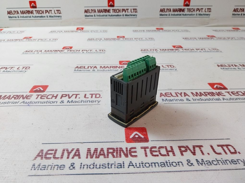 Dixell Univ-r4-6N1C0 Universal Temperature Controller 12V – Aeliya Marine