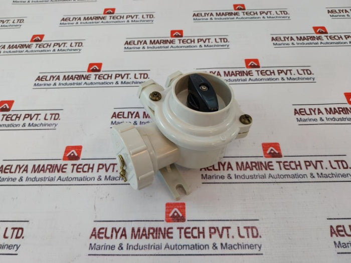 10A 250V Ip56 Socket With Rotary Switch – Aeliya Marine