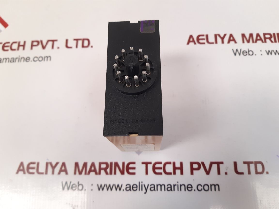 Carlo gavazzi st 199 230 pt100 controller – Aeliya Marine