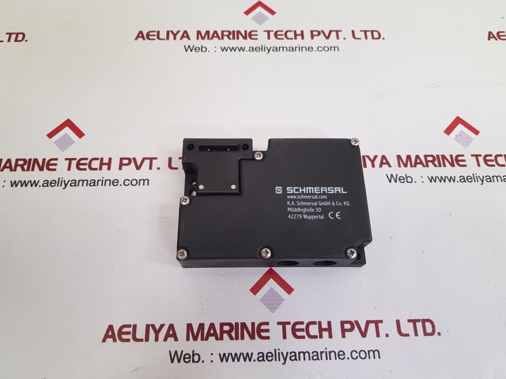 Schmersal azm 161sk-24rk-230-m16 safety interlock switch – Aeliya Marine