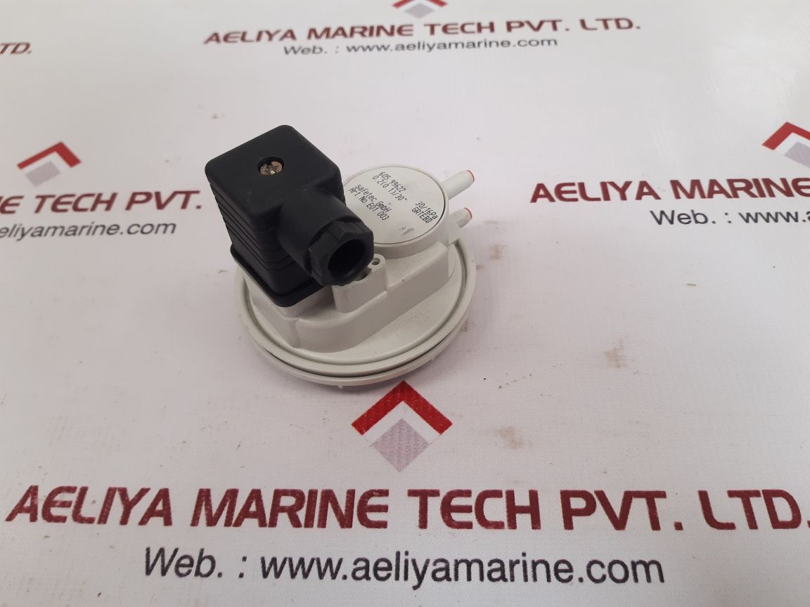 Safetec E01.003 Airflow Indicator 605.99622 30/16Pa – Aeliya Marine
