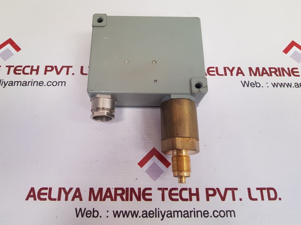 Trafag 900.2376.924 pressure switch ip65 4 Bar – Aeliya Marine Tech Pvt. Ltd.