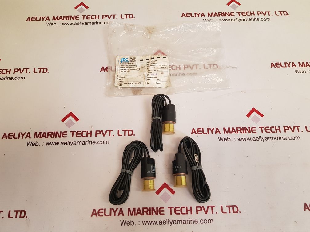Daikin Lcb-la29 Small Low Pressure Control Sensor – Aeliya Marine