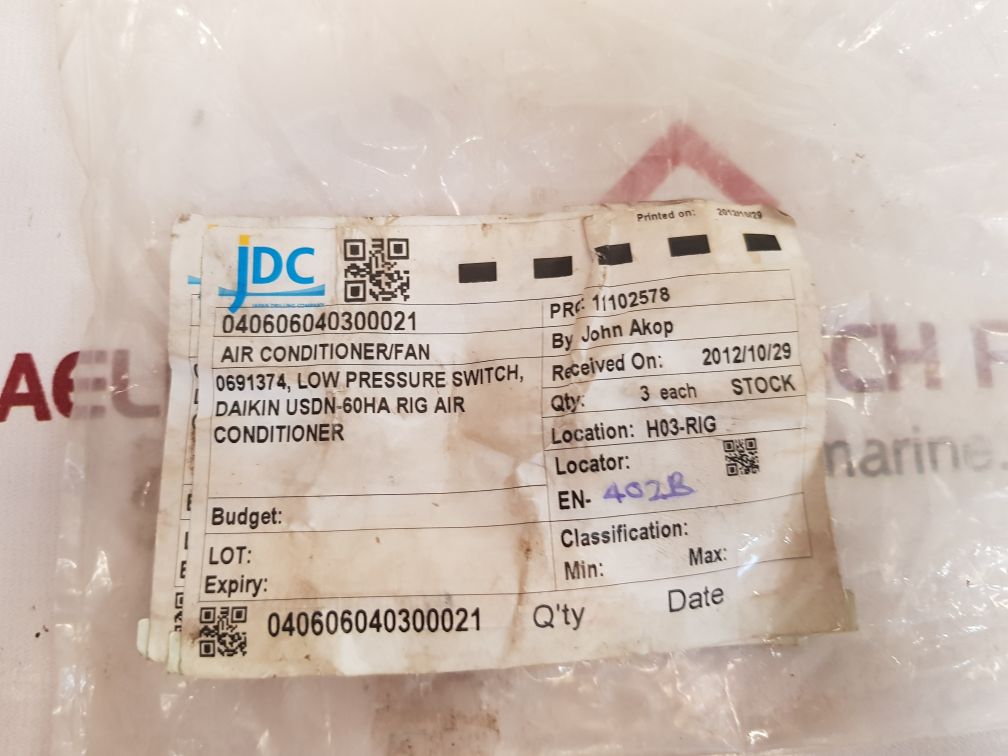 Daikin Lcb-la29 Small Low Pressure Control Sensor – Aeliya Marine