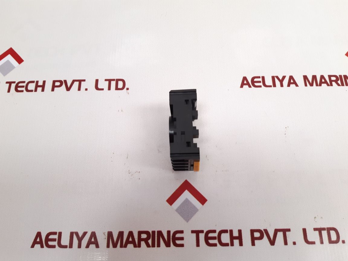 Omron Pf083A-e Relay Socket 10A 250V – Aeliya Marine