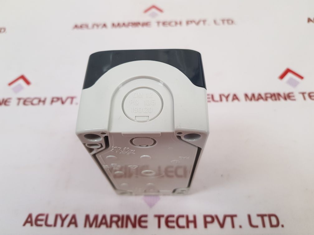 Schneider Electric Xald03 Empty Enclosure Lid – Aeliya Marine