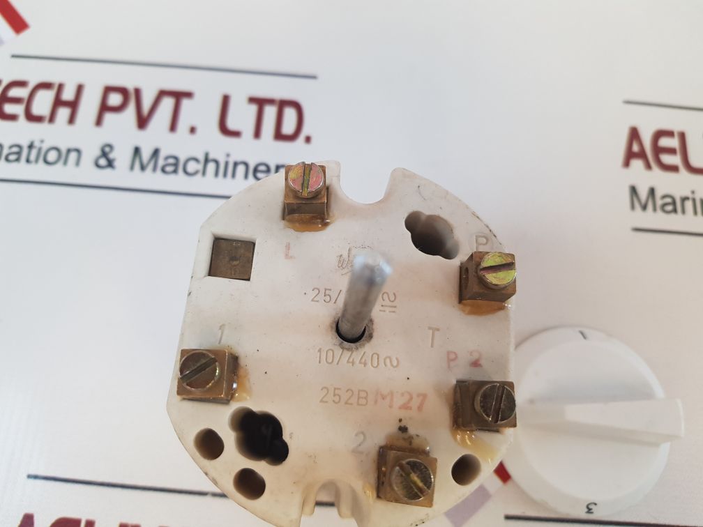 252B Selector Switch 25/250~ – Aeliya Marine