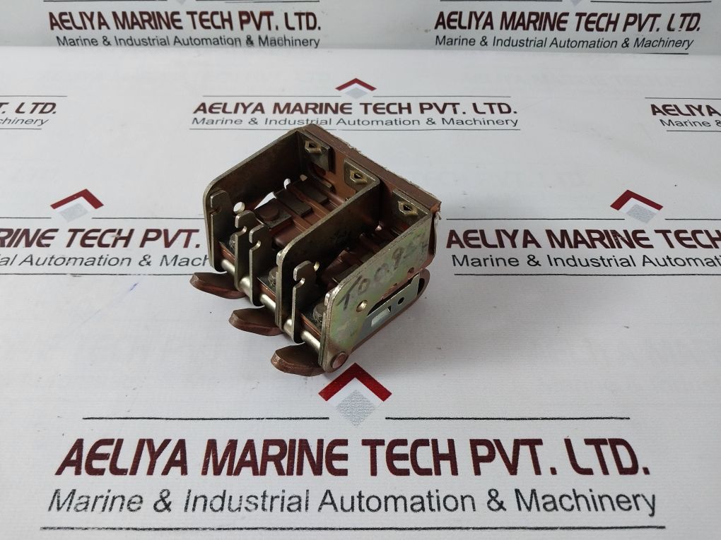 490453-c 3-pole Contact Finger – Aeliya Marine