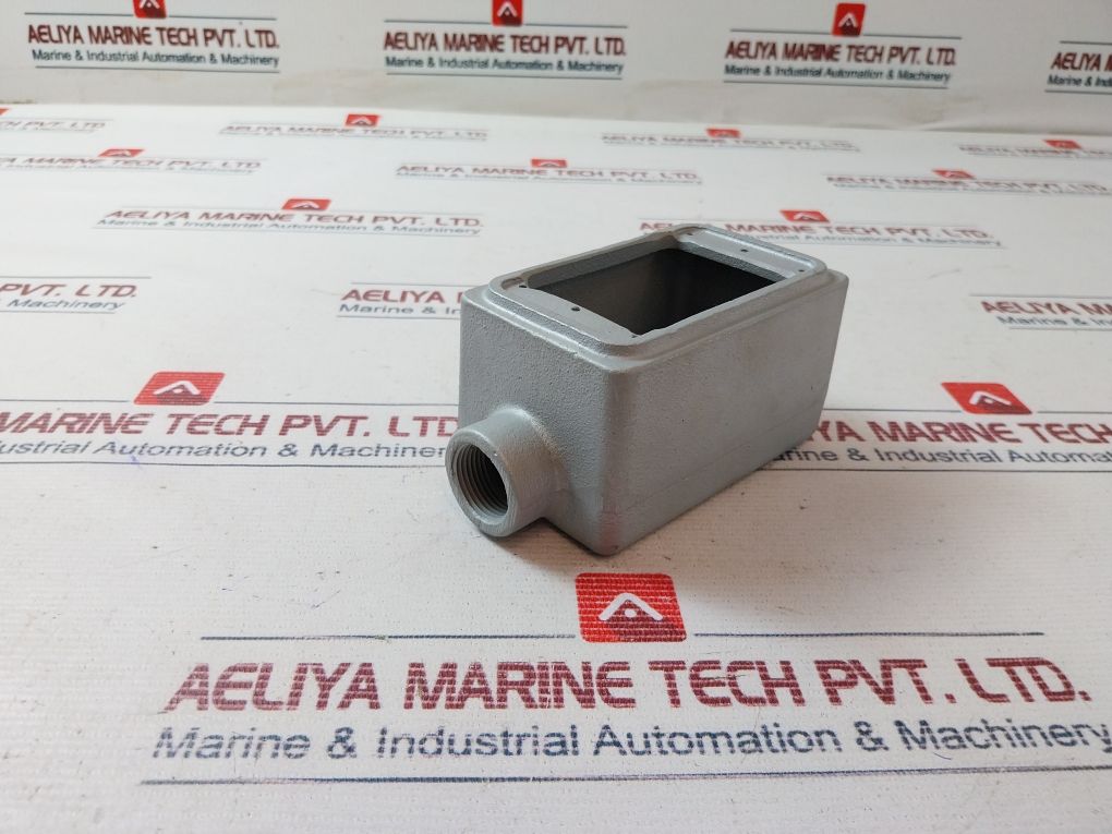 Appleton Fde 3/4" Cast Hub Device Box – Aeliya Marine