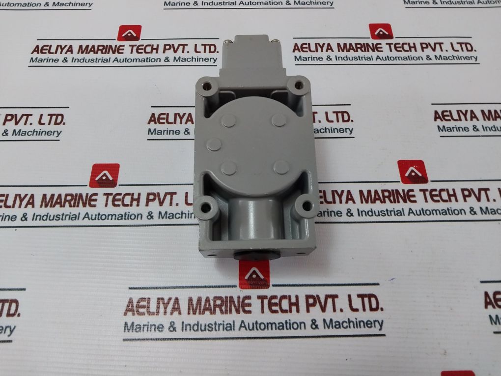 Azbil 1Lx7001-r Explosion Proof Switch 5A-250Vac – Aeliya Marine