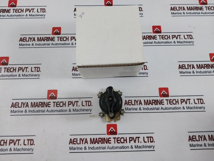 Pv2-10 Packet Type Switch ~6A 380V 10A 220V – Aeliya Marine