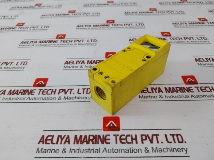 Banner 2L Multi-beam 2 Wire Photoelectric Limit Switch 1W Min 100W Max ...