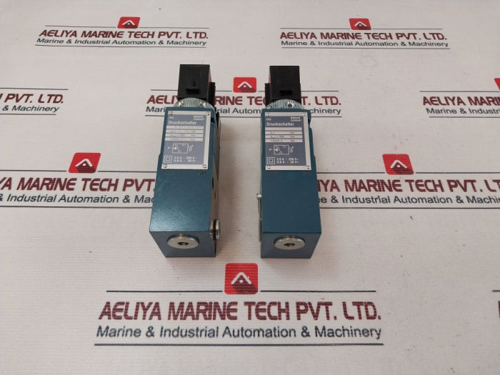 Bosch 0 811 160 014 Pressure Switch Cable Socket 2.5A-250V~ – Aeliya Marine