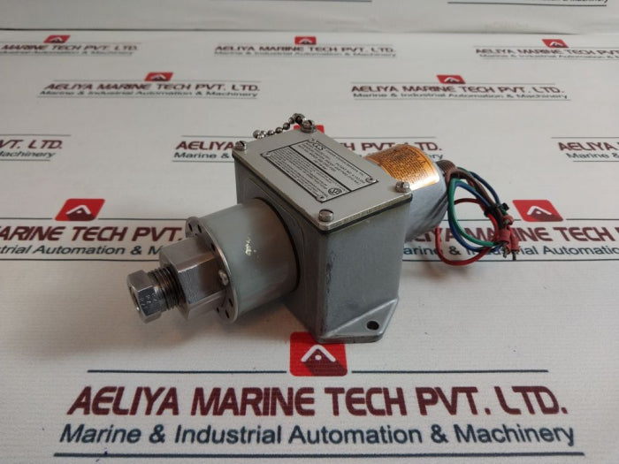 Ccs 646Gze7-7011 Pressure Switch 15 Amps – Aeliya Marine