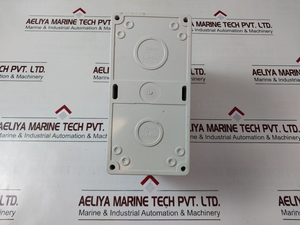 Clipsal 56Swh325 3-pole Enclosed Load Break Switch – Aeliya Marine