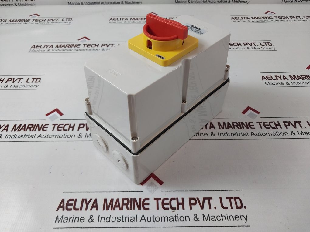 Clipsal 56Swh325 3-pole Enclosed Load Break Switch – Aeliya Marine