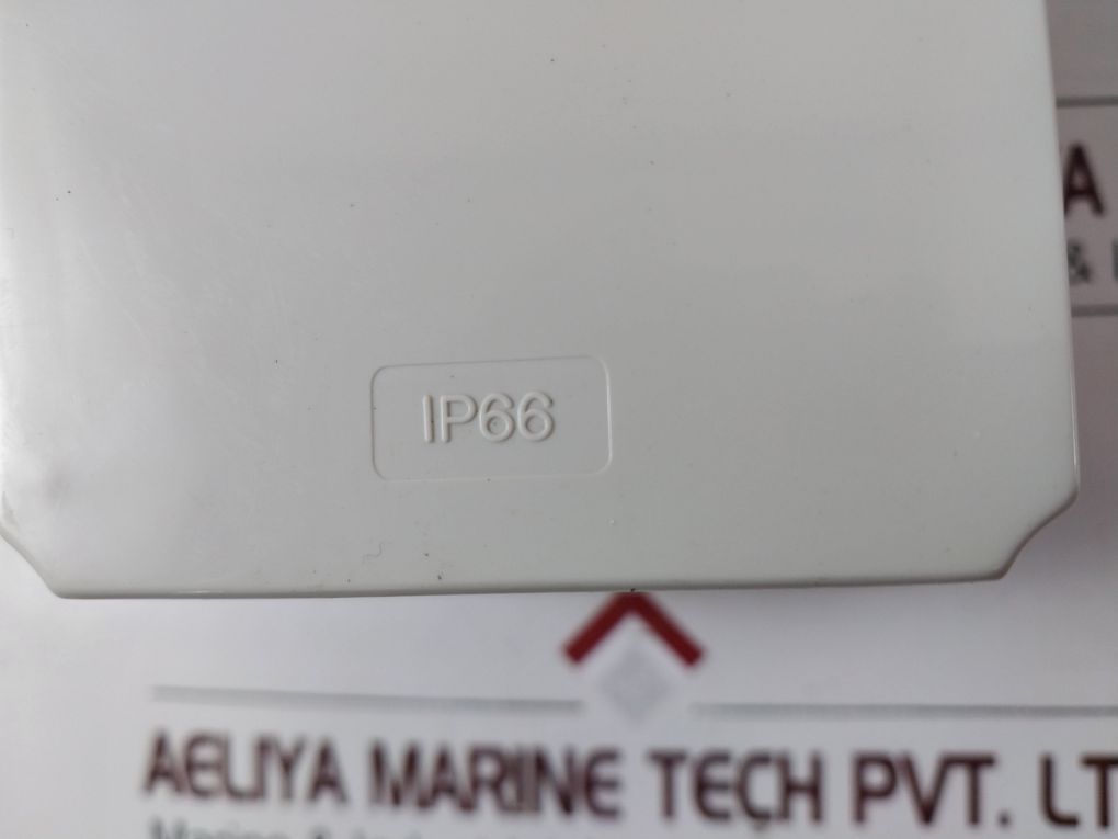 Clipsal 56Swh325 3-pole Enclosed Load Break Switch – Aeliya Marine