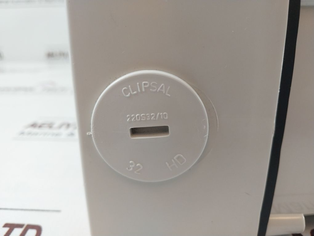 Clipsal 56Swh325 3-pole Enclosed Load Break Switch – Aeliya Marine