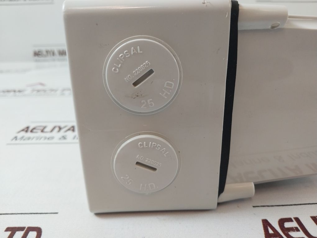 Clipsal 56Swh325 3-pole Enclosed Load Break Switch – Aeliya Marine