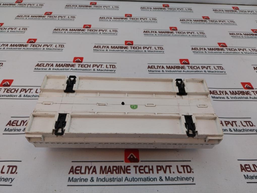 Clipsal C-bus2 Voltage Free Relay Output 240V~ 50-60Hz – Aeliya Marine