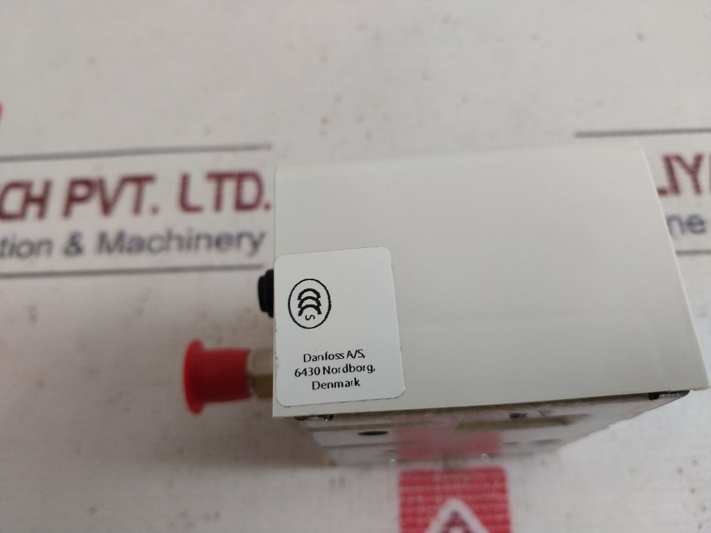 Danfoss Kp2 Pressure Switch 0.5-1.5 Bar 7-20 Psi – Aeliya Marine