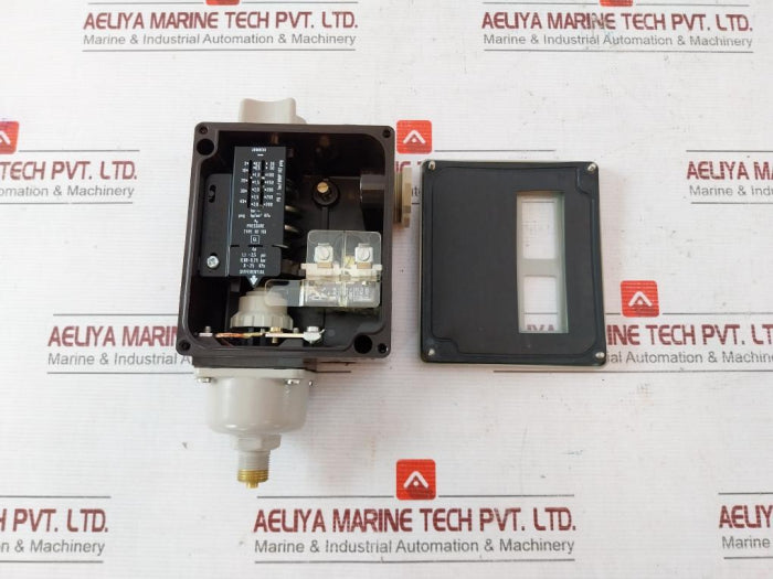 Danfoss Rt 110 Pressure Switch En 60947-4/-5 3-40 Psig – Aeliya Marine