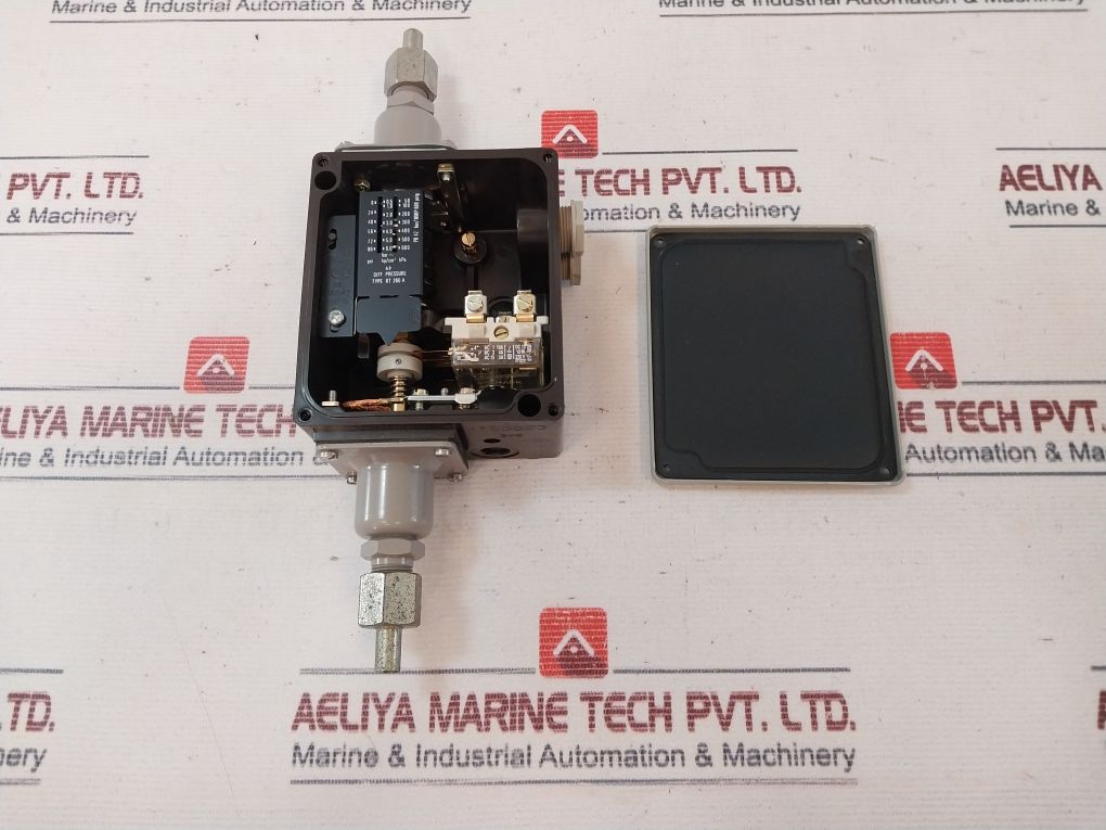 Danfoss Rt 260A Differential Pressure Switch – Aeliya Marine