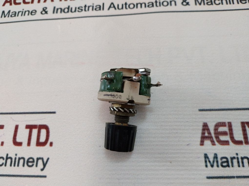 Danotherm 22/35 Rotary Switch Knurled Shaft Solder Terminal – Aeliya Marine