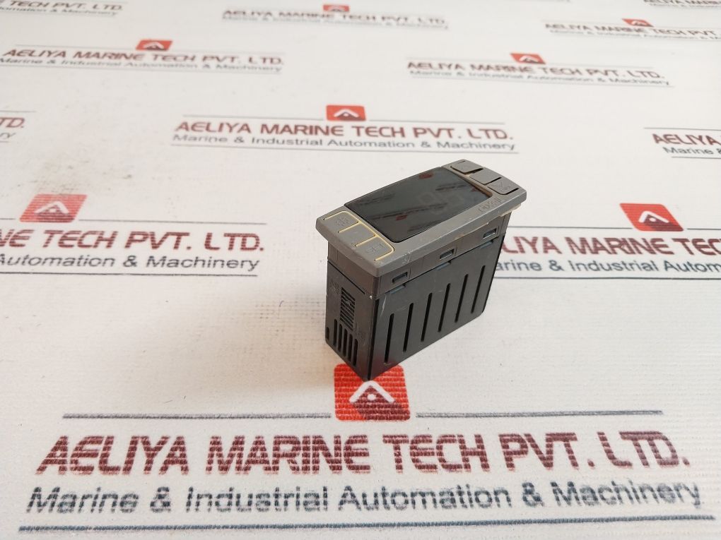 Dixell Xr06Cx-5N0C1 Digital Thermostat Controller – Aeliya Marine