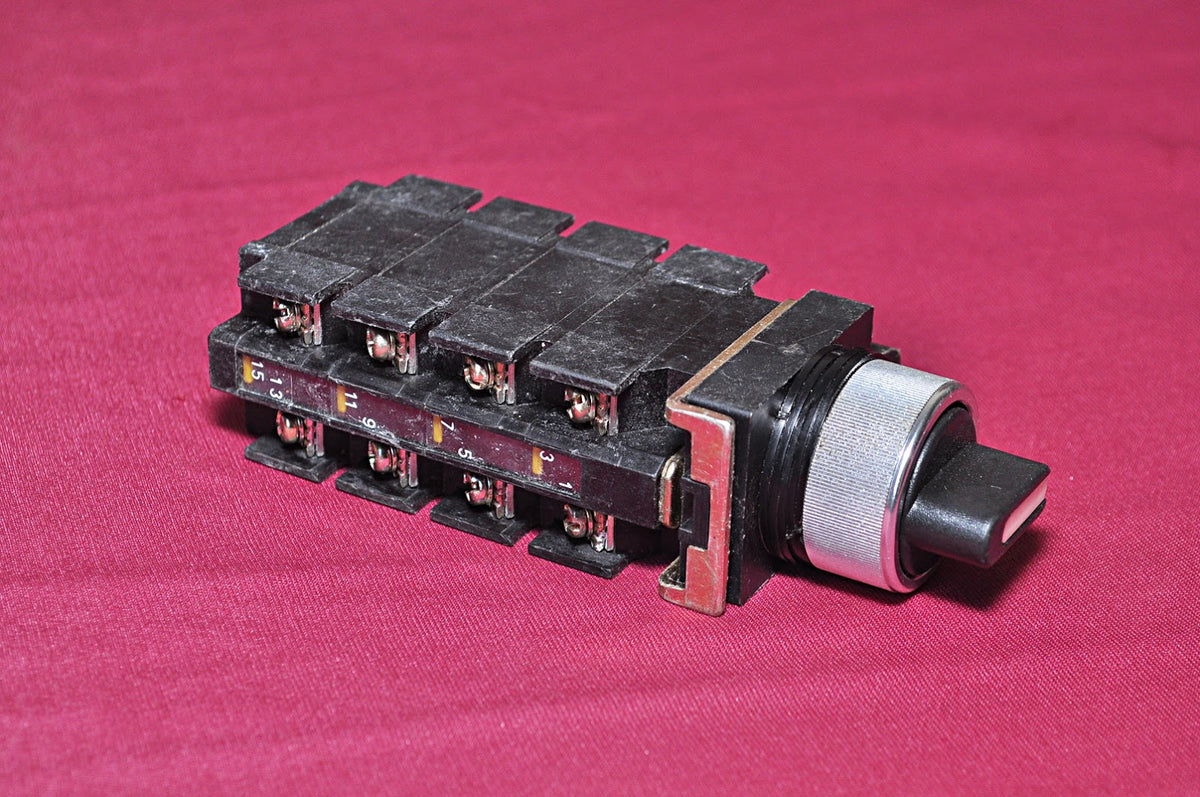 Fuji electric ak22 selector switch – Aeliya Marine