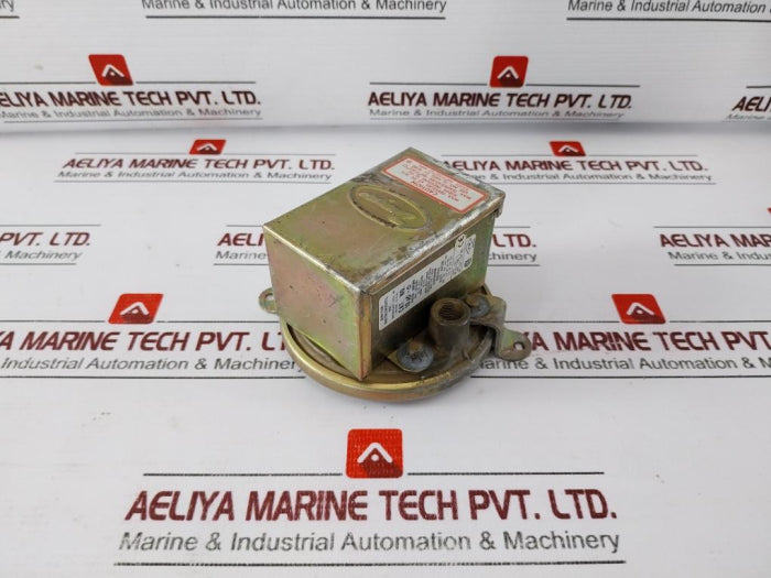 Dwyer Instruments 1910-0 Differential Pressure Switch Max Pressure 45 ...