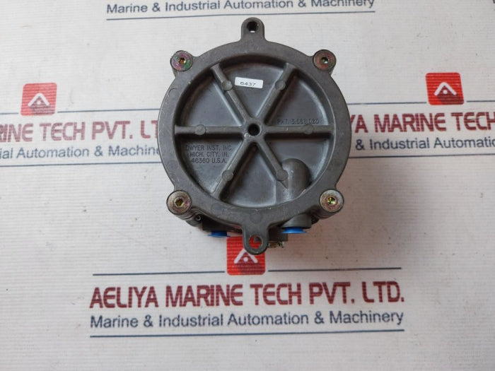 Dwyer Instruments 195000-2F Pressure Switch – Aeliya Marine
