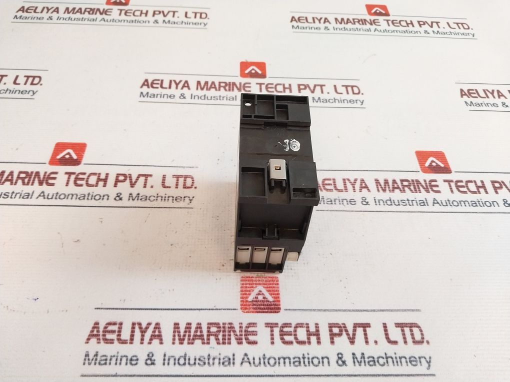 Eaton Dil M25-01 3 Pole Contactor 250V Dc – Aeliya Marine