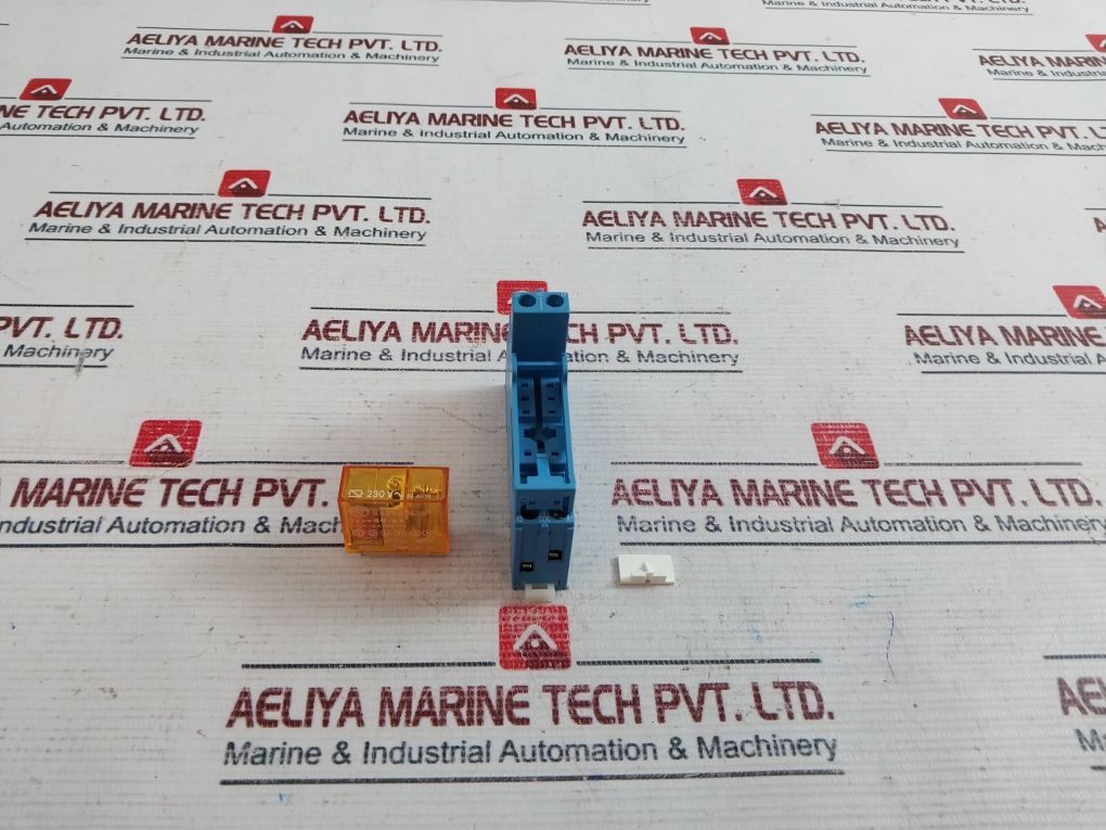 Finder 95.05 Relay Socket 10A 250V – Aeliya Marine
