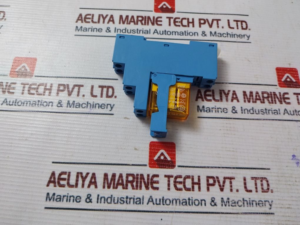Finder Type 95.05 Relay With Socket 16A 250V – Aeliya Marine