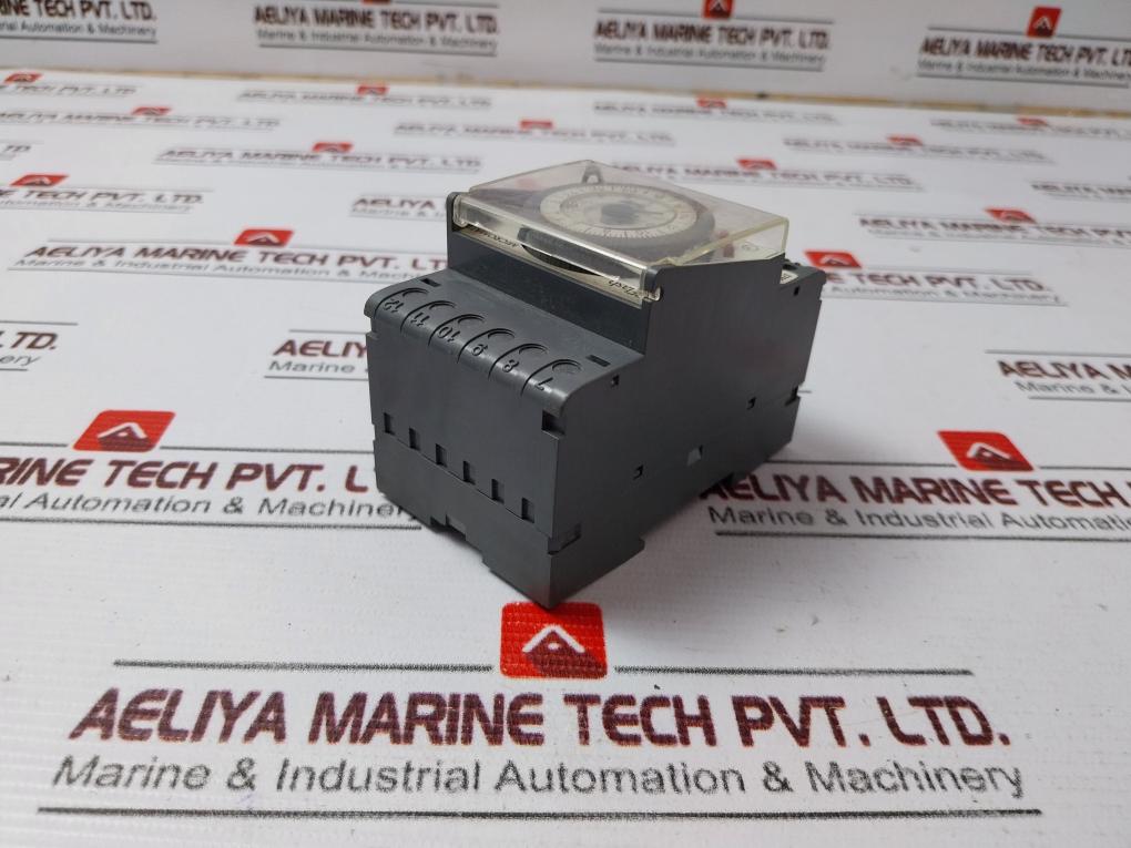 Flash Micromat 13301 Timer Switch 220-240V 50/60Hz – Aeliya Marine