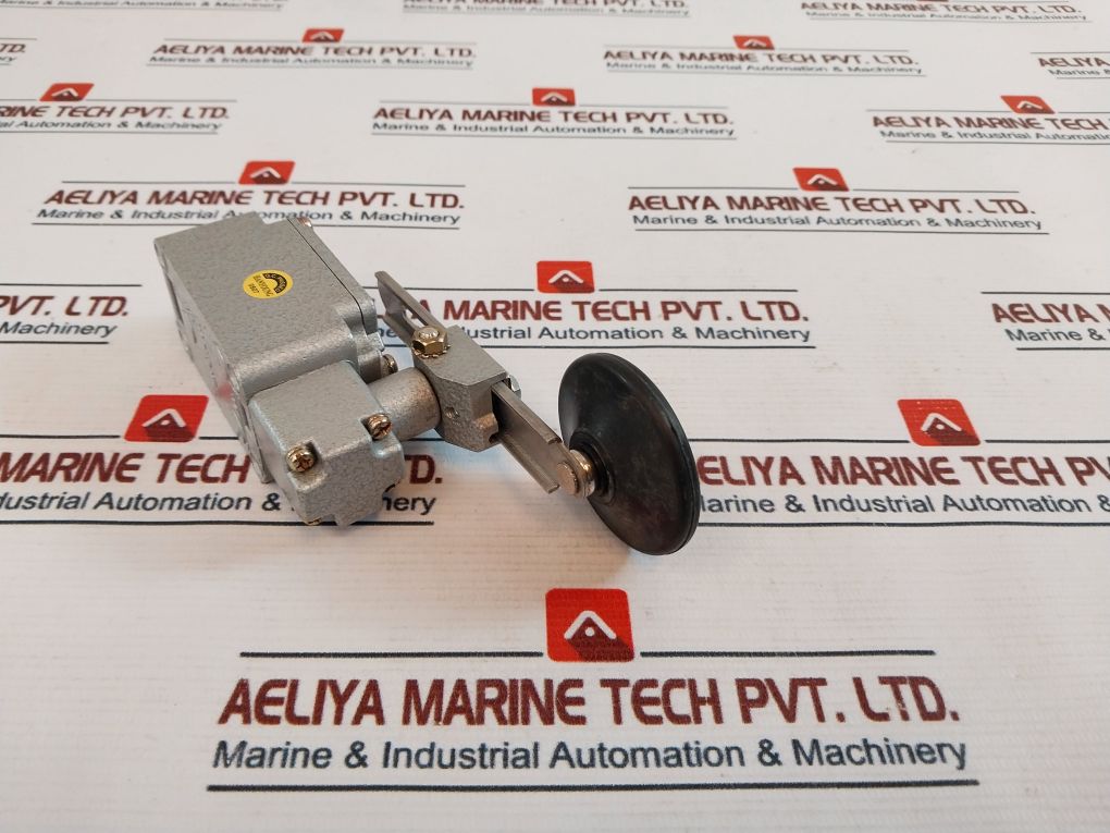 Hanyoung Hy-m904 Limit Switch – Aeliya Marine