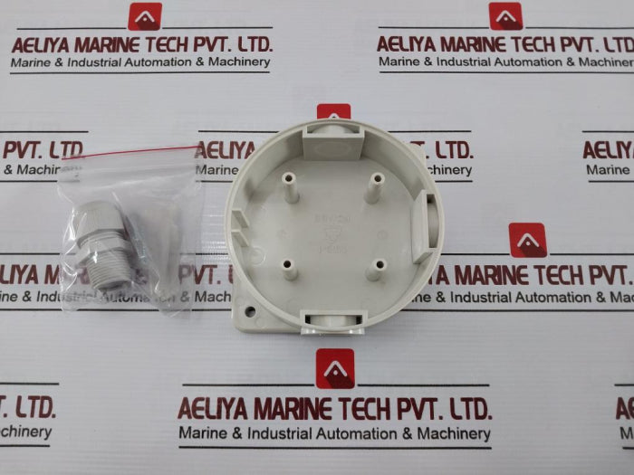 Hochiki Mbb-1 Marine Mounting Back Box With Gland M20X1.5 – Aeliya Marine