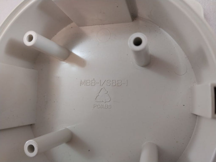 Hochiki Mbb-1/Sbb-1 Marine Mounting Back Box With Glands – Aeliya Marine