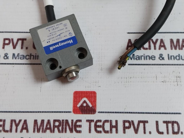 Honeywell 14Cei-3/14Ce1-3 Miniature Limit Switch 3 Meter 5A-250V – Aeliya Marine