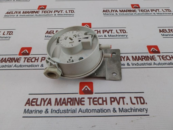 Huba Control 604.99352 Mechanical Pressure Switch – Aeliya Marine