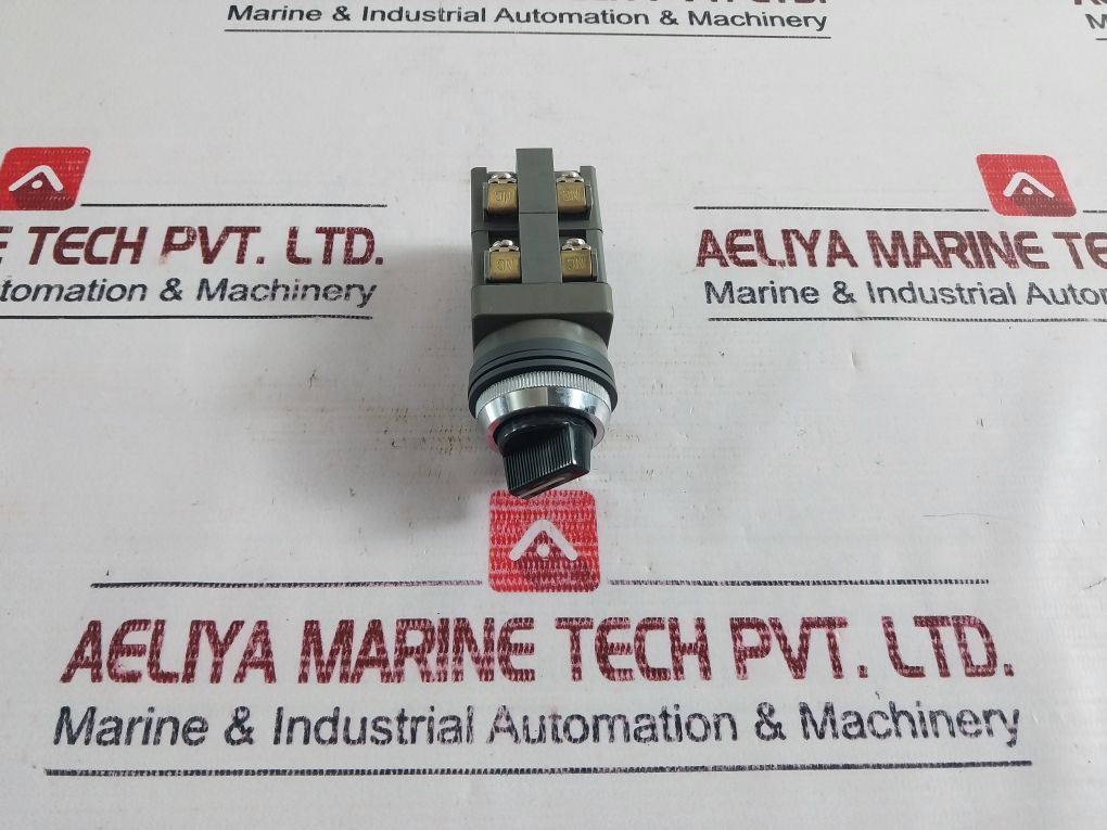 Idec Asn322 Selector Switch Control Unit 41-10569 – Aeliya Marine