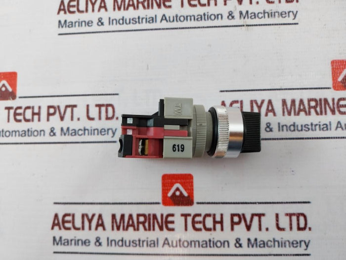 Idec Asw 0201/ Hw-g01 Selector Switch With Contact Block – Aeliya Marine