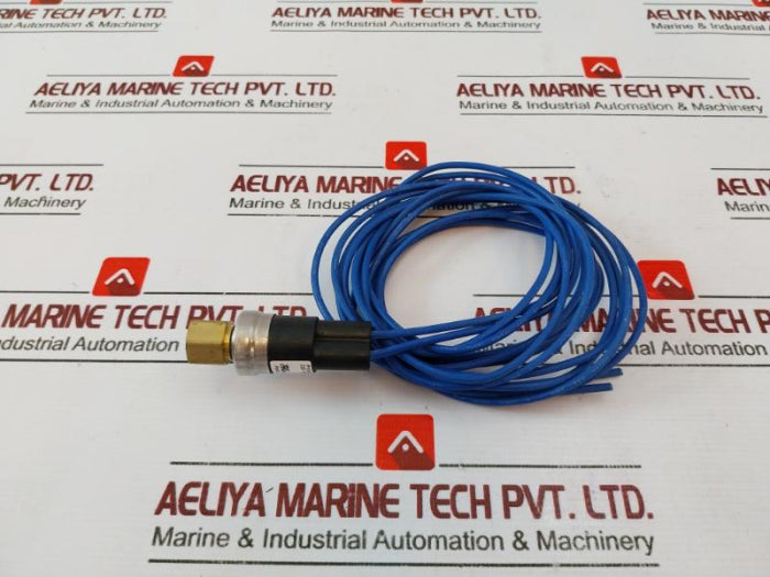 Johnson Controls P100Ap-322 Pressure Sensor 240Vac – Aeliya Marine