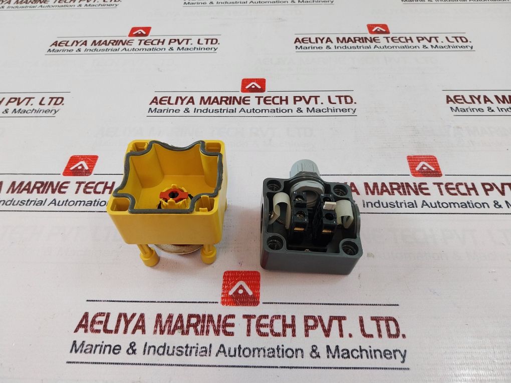 Klockner Moeller Ek10C Generic Push Button Switch – Aeliya Marine