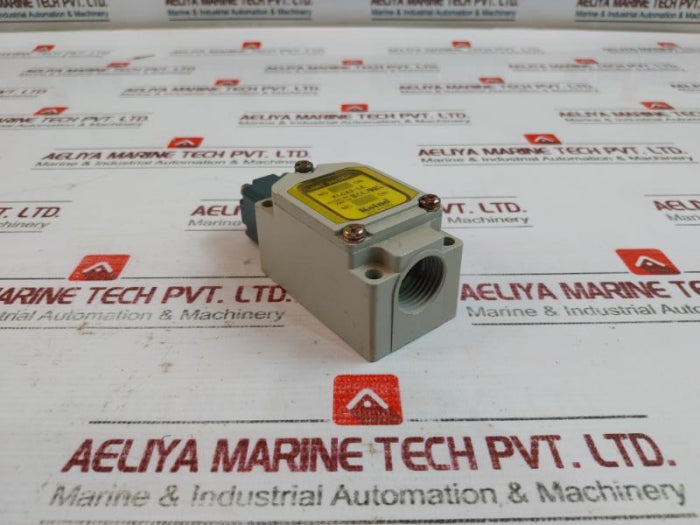 Koino Klca2-le Limit Switch Ac125V 10A / 250V – Aeliya Marine